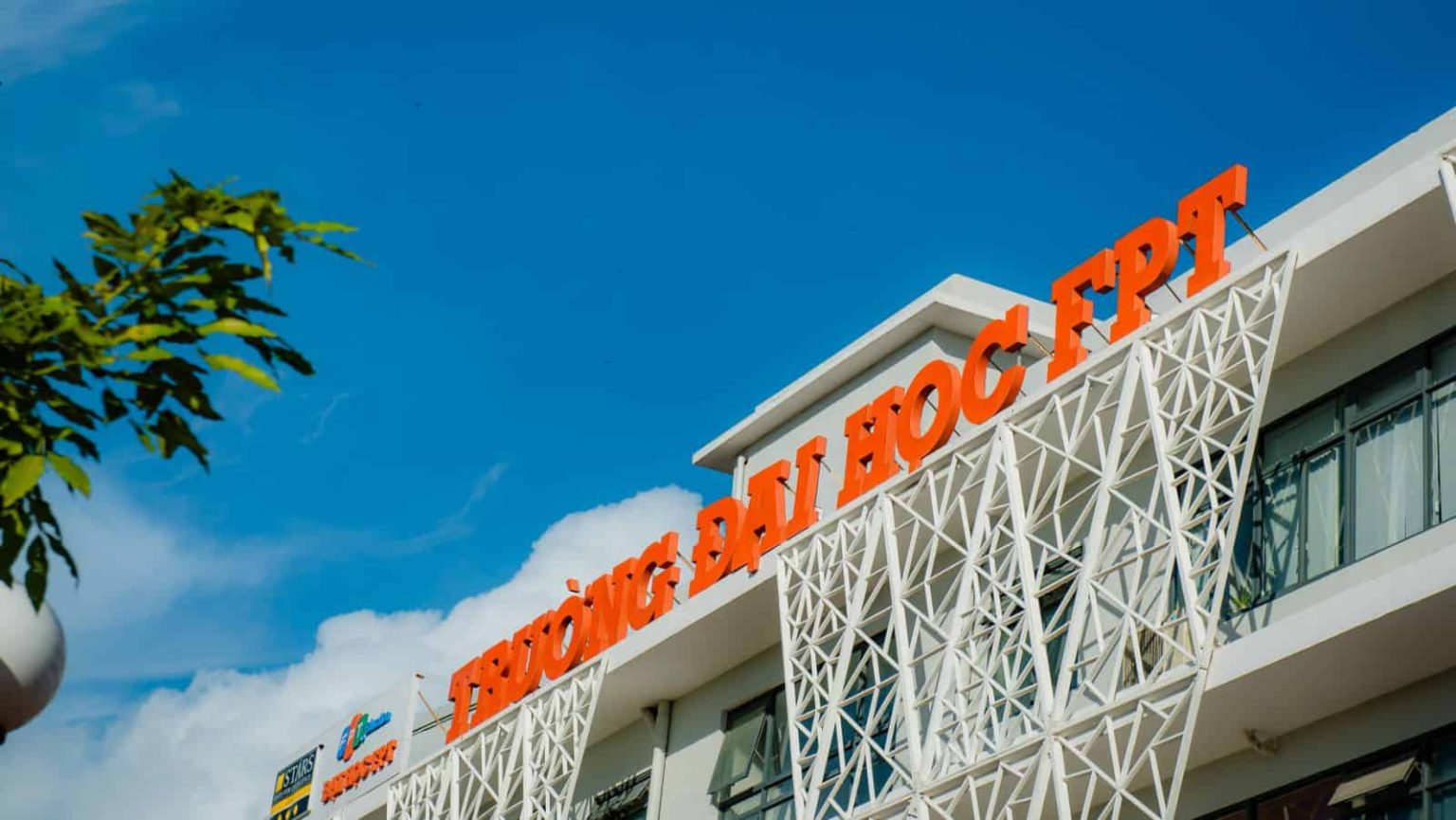 Cập nhật chi tiết điểm chuẩn trường Đại học FPT qua các năm - JobTest